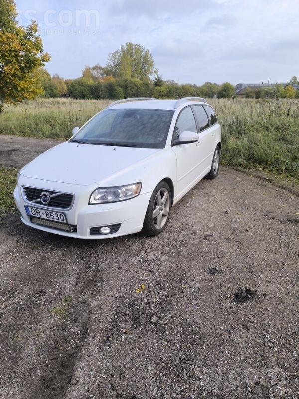 Balts Volvo V50 2011 Liepāja, ar dzinēja tilpumu 1.60 L un nobraukumu 278 tūkst. km par 3700 €, foto 3 vietnē AUTOMOTO.COM.LV