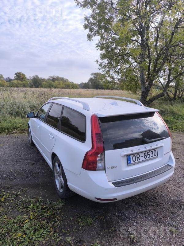 Balts Volvo V50 2011 Liepāja, ar dzinēja tilpumu 1.60 L un nobraukumu 278 tūkst. km par 3700 €, foto 4 vietnē AUTOMOTO.COM.LV