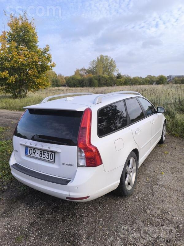 Balts Volvo V50 2011 Liepāja, ar dzinēja tilpumu 1.60 L un nobraukumu 278 tūkst. km par 3700 €, foto 5 vietnē AUTOMOTO.COM.LV