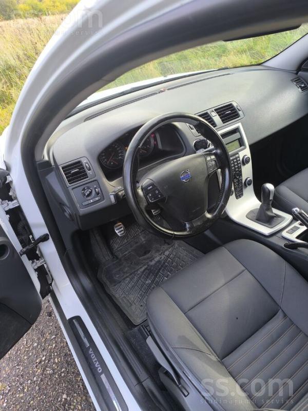 Balts Volvo V50 2011 Liepāja, ar dzinēja tilpumu 1.60 L un nobraukumu 278 tūkst. km par 3700 €, foto 7 vietnē AUTOMOTO.COM.LV