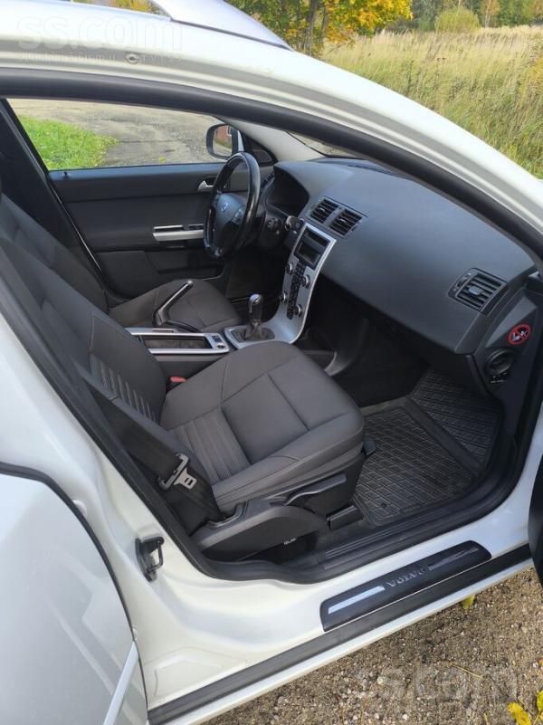 Balts Volvo V50 2011 Liepāja, ar dzinēja tilpumu 1.60 L un nobraukumu 278 tūkst. km par 3700 €, foto 9 vietnē AUTOMOTO.COM.LV