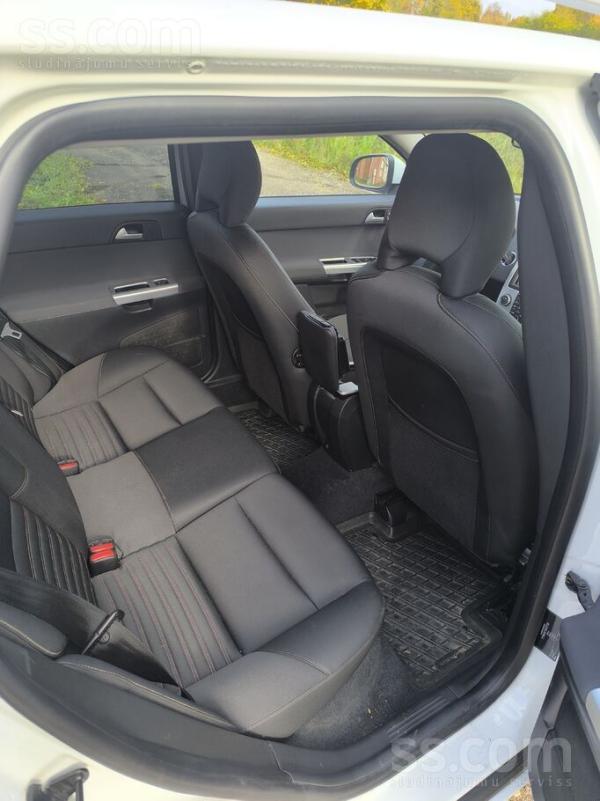 Balts Volvo V50 2011 Liepāja, ar dzinēja tilpumu 1.60 L un nobraukumu 278 tūkst. km par 3700 €, foto 10 vietnē AUTOMOTO.COM.LV