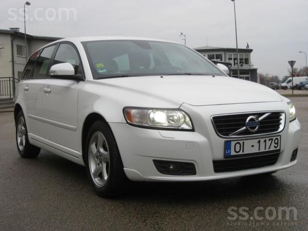 White Volvo V50 2012 in Jekabpils, with an engine capacity of 2.00 L and mileage of 350 thousand km for 5570 €, photo 3 on AUTOMOTO.COM.LV