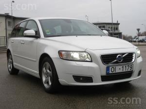 White Volvo V50 2012 in Jekabpils, with an engine capacity of 2.00 L and mileage of 350 thousand km for 5570 €, photo 3 on AUTOMOTO.COM.LV