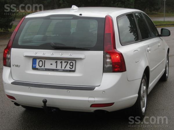 White Volvo V50 2012 in Jekabpils, with an engine capacity of 2.00 L and mileage of 350 thousand km for 5570 €, photo 5 on AUTOMOTO.COM.LV