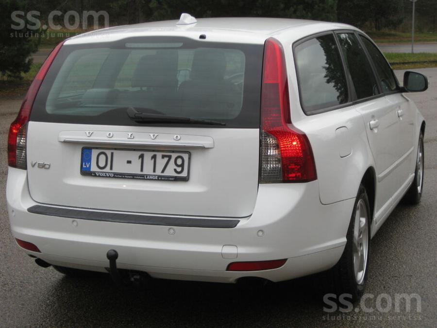 White Volvo V50 2012 in Jekabpils, with an engine capacity of 2.00 L and mileage of 350 thousand km for 5570 €, photo 5 on AUTOMOTO.COM.LV