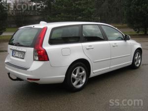 White Volvo V50 2012 in Jekabpils, with an engine capacity of 2.00 L and mileage of 350 thousand km for 5570 €, photo 6 on AUTOMOTO.COM.LV