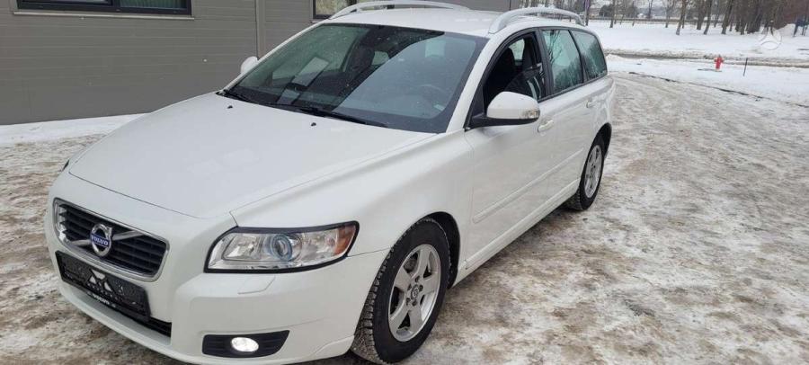 White Volvo V50 2012 in Kaunas, with an engine capacity of 1.60 L and mileage of 275 thousand km for 3550 €, photo 1 on AUTOMOTO.COM.LV