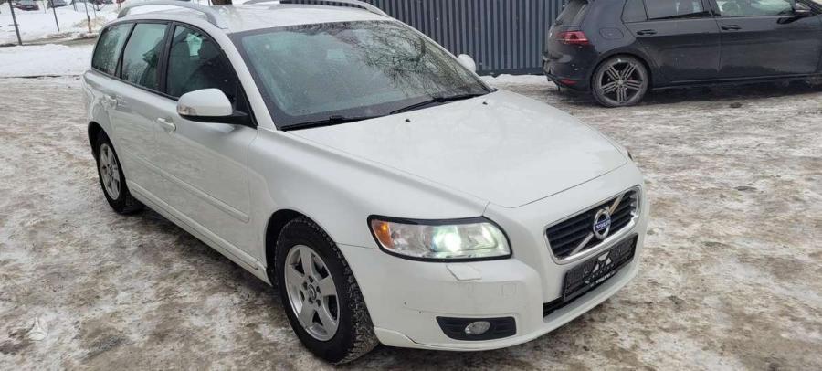 White Volvo V50 2012 in Kaunas, with an engine capacity of 1.60 L and mileage of 275 thousand km for 3550 €, photo 4 on AUTOMOTO.COM.LV