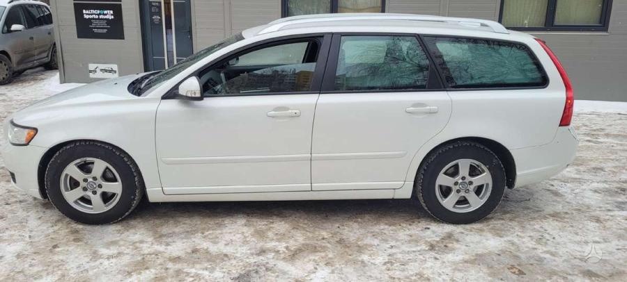 White Volvo V50 2012 in Kaunas, with an engine capacity of 1.60 L and mileage of 275 thousand km for 3550 €, photo 6 on AUTOMOTO.COM.LV