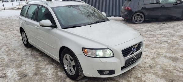 White Volvo V50 2012 in Kaunas, with an engine capacity of 1.60 L and mileage of 275 thousand km for 3550 €, photo 4 on AUTOMOTO.COM.LV