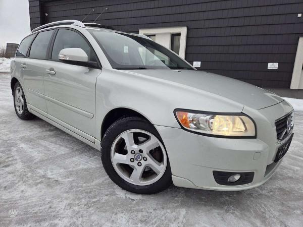 Balts Volvo V50 2012 Kauņa, ar dzinēja tilpumu 1.56 L un nobraukumu 220 tūkst. km par 3480 €, foto 2 vietnē AUTOMOTO.COM.LV