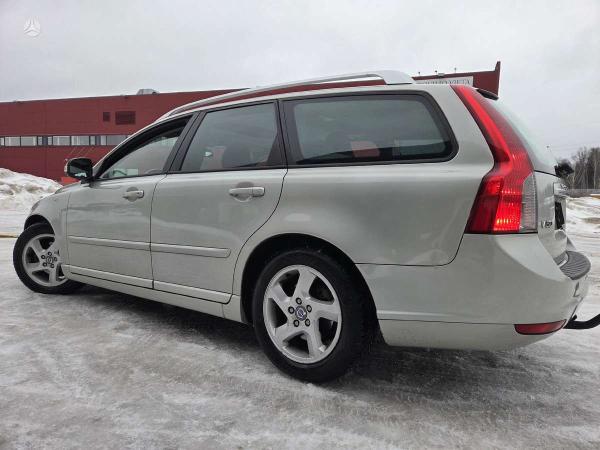 Balts Volvo V50 2012 Kauņa, ar dzinēja tilpumu 1.56 L un nobraukumu 220 tūkst. km par 3480 €, foto 6 vietnē AUTOMOTO.COM.LV
