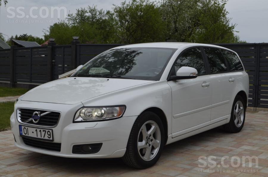 Balts Volvo V50 2012 Jēkabpils, ar dzinēja tilpumu 2.00 L un nobraukumu 350 tūkst. km par 4500 €, foto 4 vietnē AUTOMOTO.COM.LV