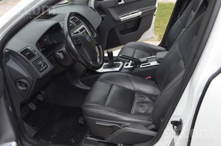 Balts Volvo V50 2012 Jēkabpils, ar dzinēja tilpumu 2.00 L un nobraukumu 350 tūkst. km par 4500 €, foto 14 vietnē AUTOMOTO.COM.LV