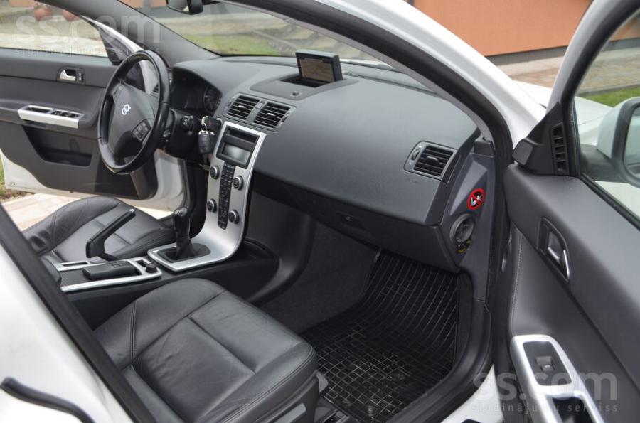 Balts Volvo V50 2012 Jēkabpils, ar dzinēja tilpumu 2.00 L un nobraukumu 350 tūkst. km par 4500 €, foto 16 vietnē AUTOMOTO.COM.LV