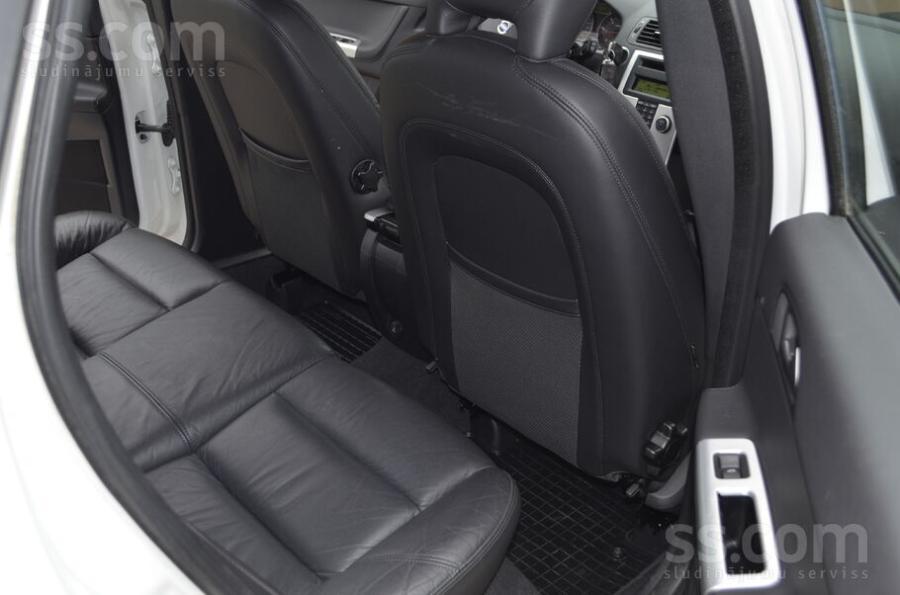Balts Volvo V50 2012 Jēkabpils, ar dzinēja tilpumu 2.00 L un nobraukumu 350 tūkst. km par 4500 €, foto 17 vietnē AUTOMOTO.COM.LV