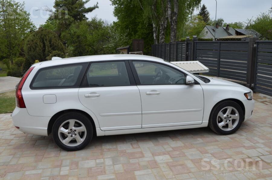 Balts Volvo V50 2012 Jēkabpils, ar dzinēja tilpumu 2.00 L un nobraukumu 350 tūkst. km par 4500 €, foto 25 vietnē AUTOMOTO.COM.LV