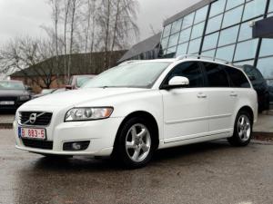 Белый Вольво В50 2012 в Рига, объемом двигателя 1.60 л и пробегом 235 тыс. км за 5450 €, фото  на AUTOMOTO.COM.LV