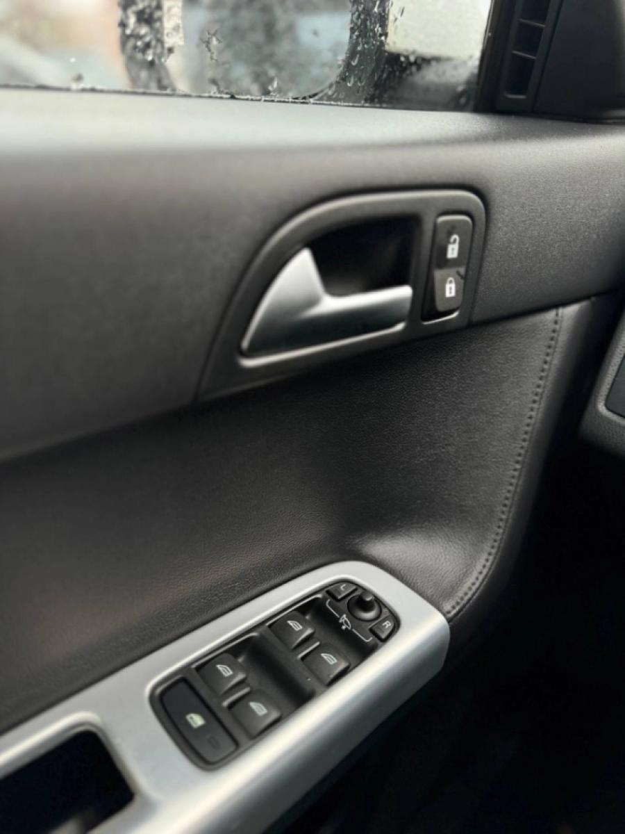 Balts Volvo V50 2012 Rīga, ar dzinēja tilpumu 1.60 L un nobraukumu 235 tūkst. km par 5450 €, foto 5 vietnē AUTOMOTO.COM.LV