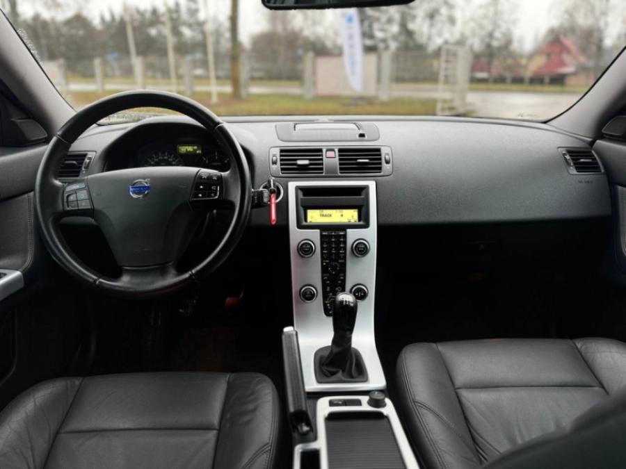 Balts Volvo V50 2012 Rīga, ar dzinēja tilpumu 1.60 L un nobraukumu 235 tūkst. km par 5450 €, foto 9 vietnē AUTOMOTO.COM.LV