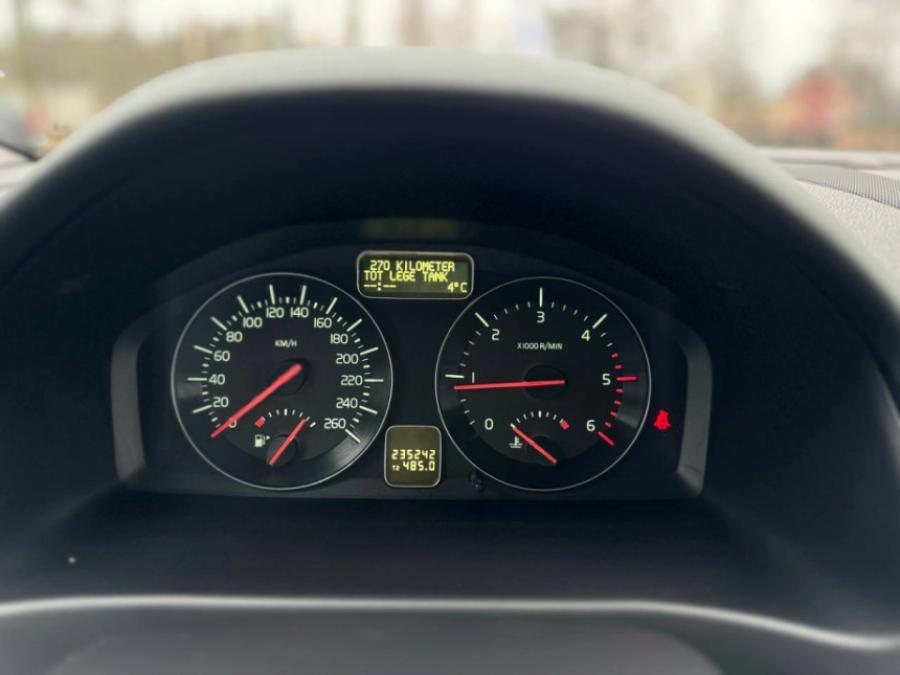 Balts Volvo V50 2012 Rīga, ar dzinēja tilpumu 1.60 L un nobraukumu 235 tūkst. km par 5450 €, foto 12 vietnē AUTOMOTO.COM.LV