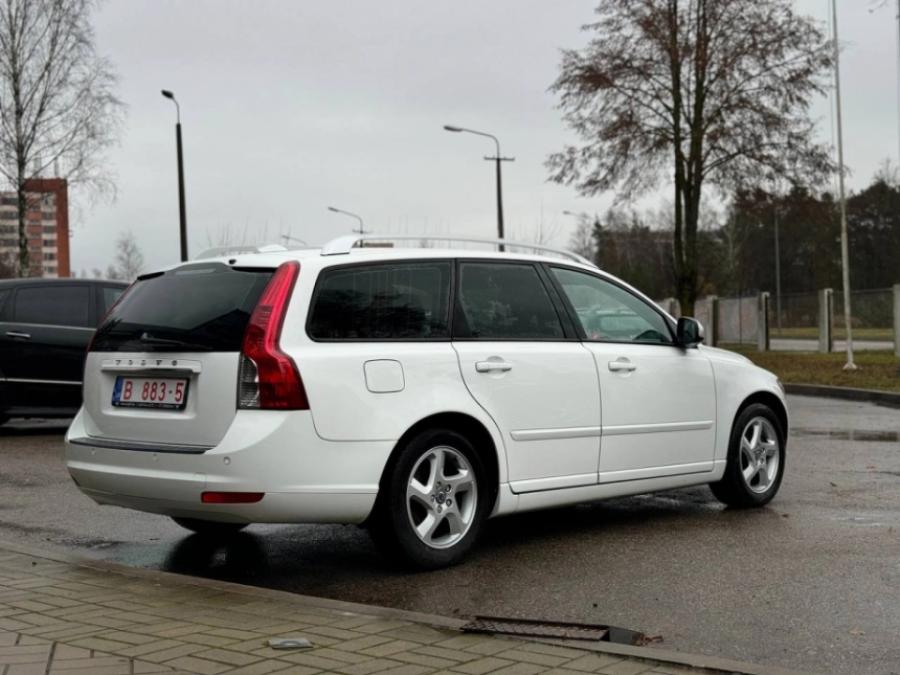 Balts Volvo V50 2012 Rīga, ar dzinēja tilpumu 1.60 L un nobraukumu 235 tūkst. km par 5450 €, foto 15 vietnē AUTOMOTO.COM.LV