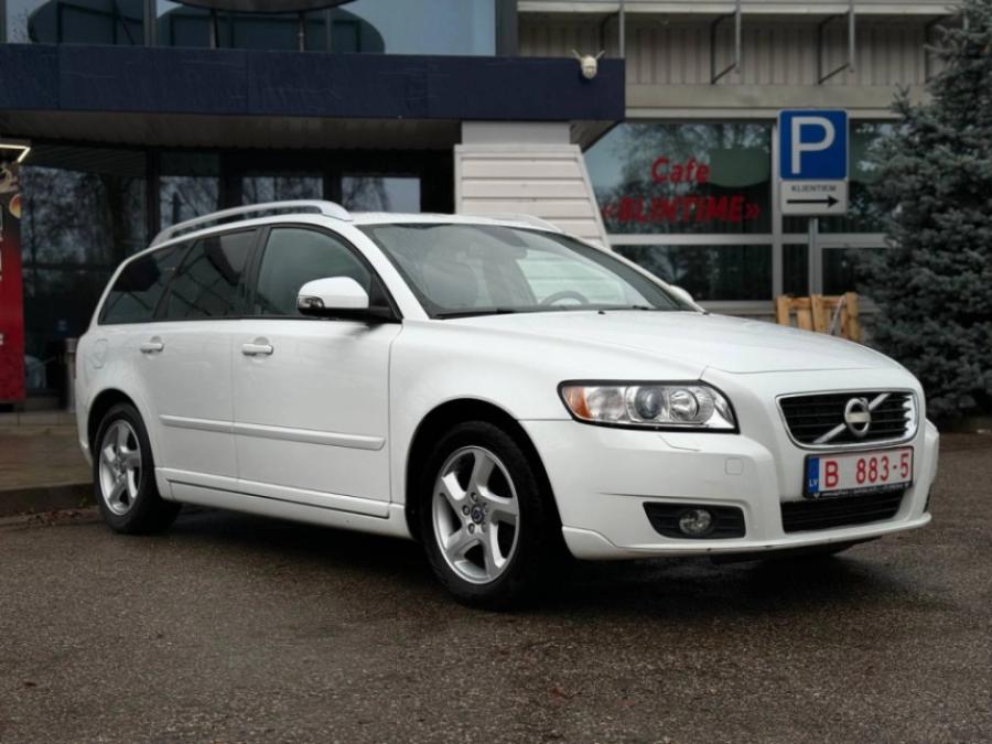 Balts Volvo V50 2012 Rīga, ar dzinēja tilpumu 1.60 L un nobraukumu 235 tūkst. km par 5450 €, foto 16 vietnē AUTOMOTO.COM.LV