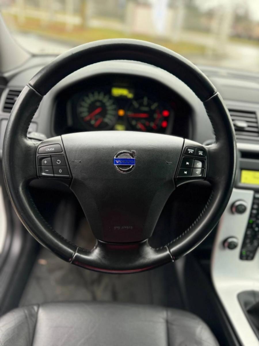 Balts Volvo V50 2012 Rīga, ar dzinēja tilpumu 1.60 L un nobraukumu 235 tūkst. km par 5450 €, foto 17 vietnē AUTOMOTO.COM.LV