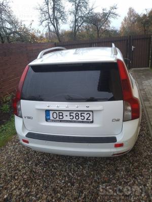 White Volvo V50 2012 in Limbazi, with an engine capacity of 1.60 L and mileage of 303 thousand km for 3800 €, photo 3 on AUTOMOTO.COM.LV