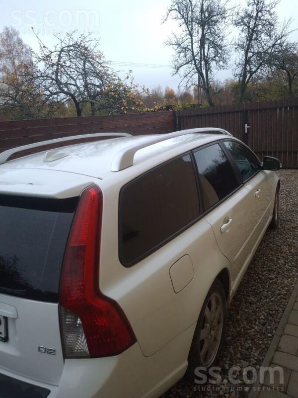 White Volvo V50 2012 in Limbazi, with an engine capacity of 1.60 L and mileage of 303 thousand km for 3800 €, photo 4 on AUTOMOTO.COM.LV