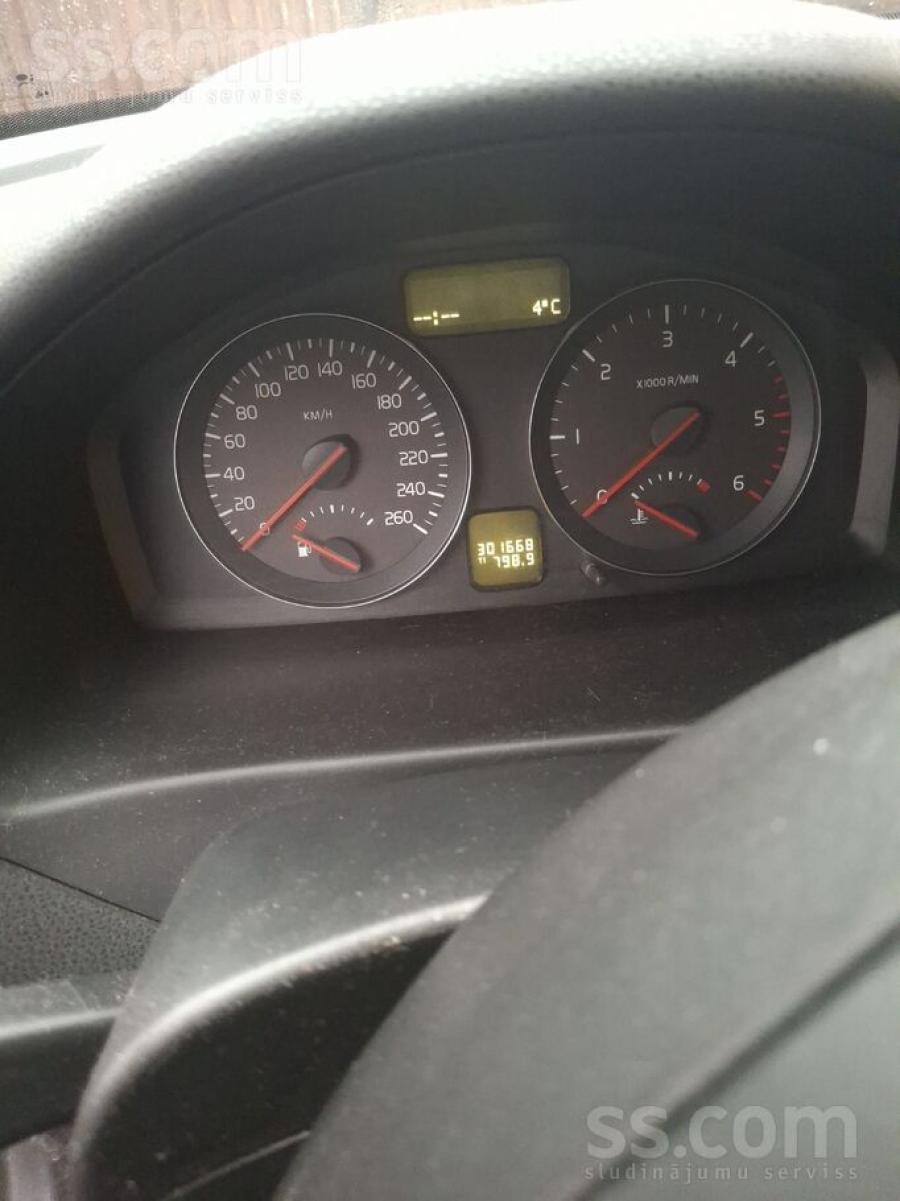 White Volvo V50 2012 in Limbazi, with an engine capacity of 1.60 L and mileage of 303 thousand km for 3800 €, photo 6 on AUTOMOTO.COM.LV