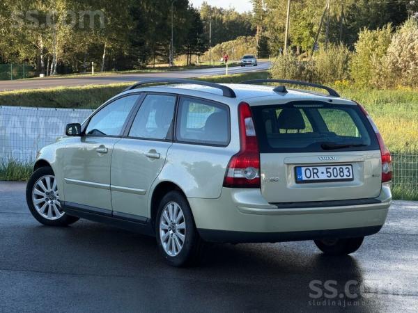 Желтый Вольво В50 2005 в Огре, объемом двигателя 2.00 л и пробегом 166 тыс. км за 2900 €, фото 6 на AUTOMOTO.COM.LV