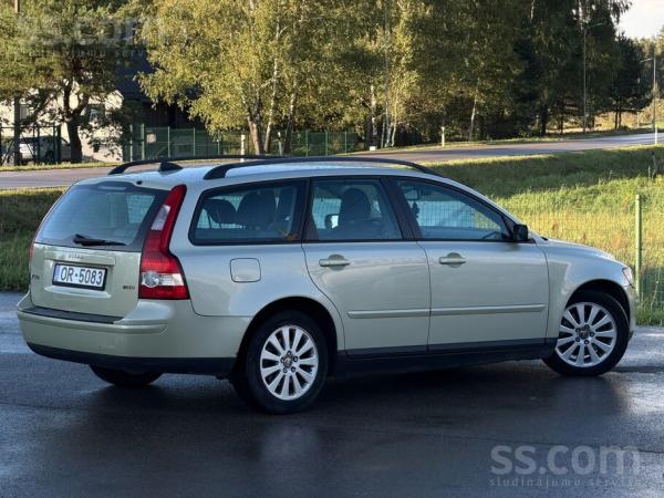 Желтый Вольво В50 2005 в Огре, объемом двигателя 2.00 л и пробегом 166 тыс. км за 2900 €, фото 9 на AUTOMOTO.COM.LV