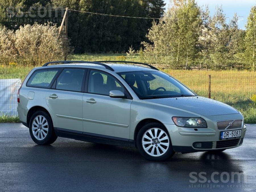 Yellow Volvo V50 2005 in Ogre, with an engine capacity of 2.00 L and mileage of 166 thousand km for 2490 €, photo 5 on AUTOMOTO.COM.LV