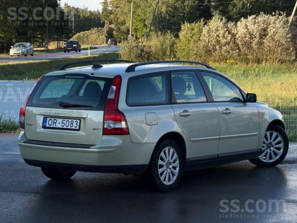 Yellow Volvo V50 2005 in Ogre, with an engine capacity of 2.00 L and mileage of 166 thousand km for 2900 €, photo 8 on AUTOMOTO.COM.LV