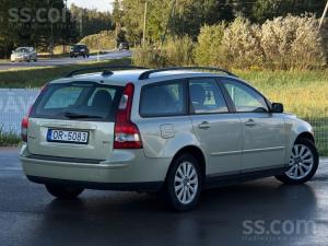 Yellow Volvo V50 2005 in Ogre, with an engine capacity of 2.00 L and mileage of 166 thousand km for 2490 €, photo 8 on AUTOMOTO.COM.LV