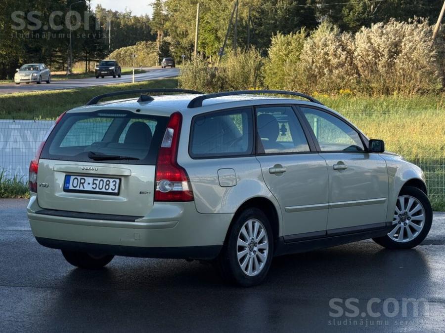 Yellow Volvo V50 2005 in Ogre, with an engine capacity of 2.00 L and mileage of 166 thousand km for 2490 €, photo 8 on AUTOMOTO.COM.LV