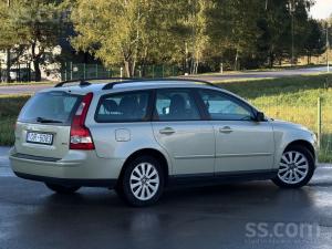Yellow Volvo V50 2005 in Ogre, with an engine capacity of 2.00 L and mileage of 166 thousand km for 2490 €, photo 9 on AUTOMOTO.COM.LV