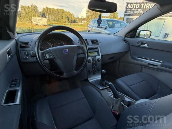 Yellow Volvo V50 2005 in Ogre, with an engine capacity of 2.00 L and mileage of 166 thousand km for 2900 €, photo 10 on AUTOMOTO.COM.LV