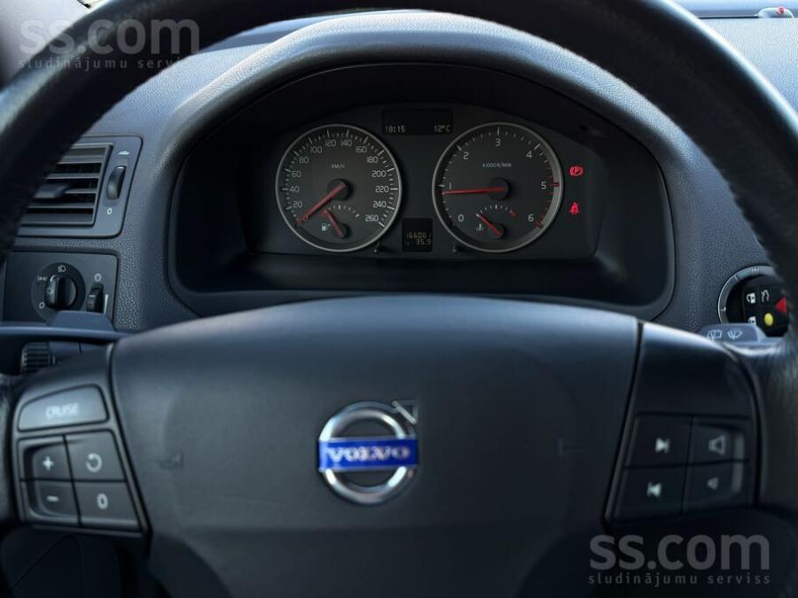 Yellow Volvo V50 2005 in Ogre, with an engine capacity of 2.00 L and mileage of 166 thousand km for 2490 €, photo 17 on AUTOMOTO.COM.LV