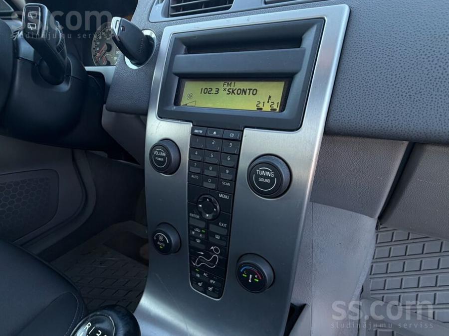 Yellow Volvo V50 2005 in Ogre, with an engine capacity of 2.00 L and mileage of 166 thousand km for 2490 €, photo 19 on AUTOMOTO.COM.LV