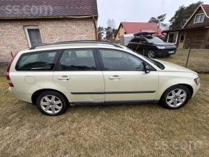 Желтый Вольво В50 2006 в Рига, объемом двигателя 2.00 л и пробегом 435 тыс. км за 1000 €, фото 3 на AUTOMOTO.COM.LV