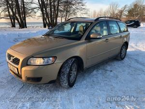 Dzeltens Volvo V50 2007 Tallina, ar dzinēja tilpumu 1.80 L un nobraukumu 245 tūkst. km par 3200 €, foto  vietnē AUTOMOTO.COM.LV