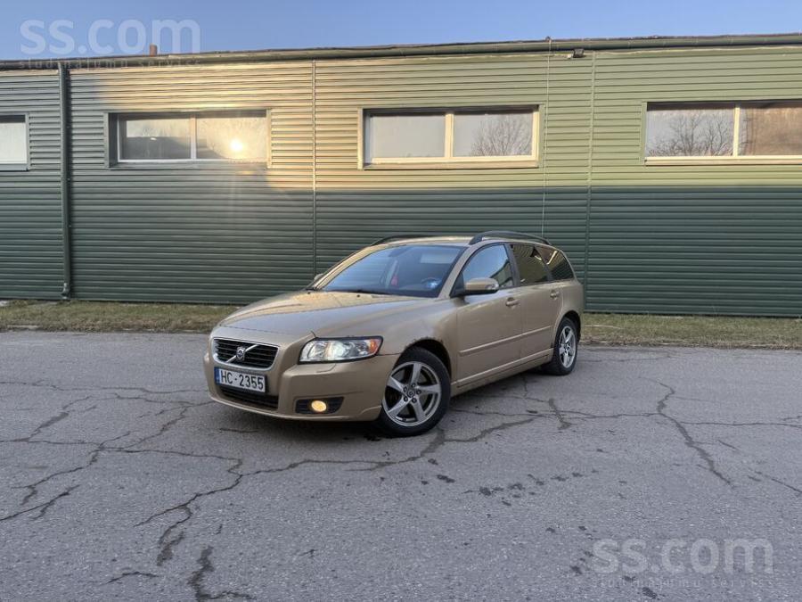 Dzeltens Volvo V50 2007 Rīga, ar dzinēja tilpumu 2.40 L un nobraukumu 336 tūkst. km par 2050 €, foto 3 vietnē AUTOMOTO.COM.LV