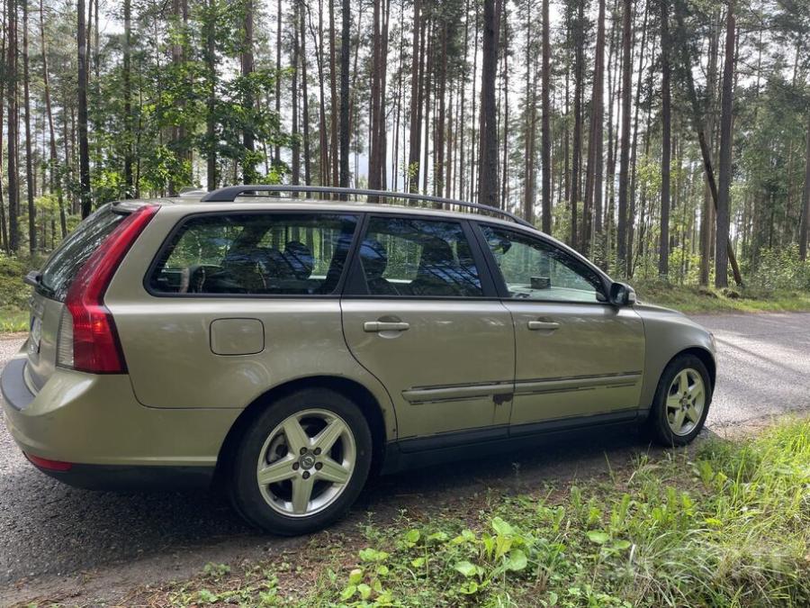 Dzeltens Volvo V50 2009 Rīga, ar dzinēja tilpumu 2.00 L un nobraukumu 247 tūkst. km par 750 €, foto 4 vietnē AUTOMOTO.COM.LV