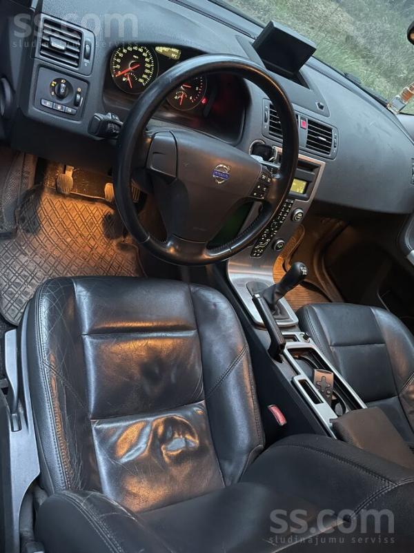 Volvo V50 2009 Rīga vietnē Dzeltens Volvo V50 2009 Rīga, ar dzinēja tilpumu 2.00 L un nobraukumu 247 tūkst. km par 750 €, foto 9 vietnē AUTOMOTO.COM.LV