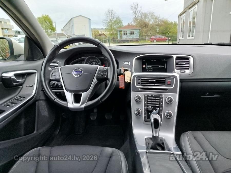 Smilšu krāsa Volvo V60 2016 Rakvere, ar dzinēja tilpumu 2.00 L un nobraukumu 238 tūkst. km par 7900 €, foto 8 vietnē AUTOMOTO.COM.LV