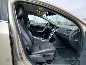 Smilšu krāsa Volvo V60 2016 Rakvere, ar dzinēja tilpumu 2.00 L un nobraukumu 238 tūkst. km par 7900 €, foto 9 vietnē AUTOMOTO.COM.LV