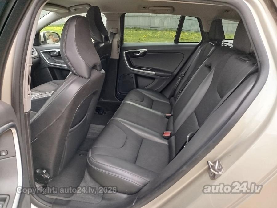 Smilšu krāsa Volvo V60 2016 Rakvere, ar dzinēja tilpumu 2.00 L un nobraukumu 238 tūkst. km par 7900 €, foto 10 vietnē AUTOMOTO.COM.LV